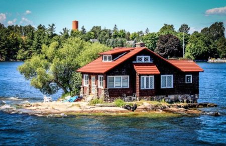 7 Of The Smallest Islands On Earth - Moon 10